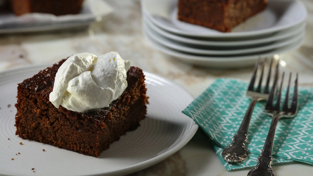 Gingerbread meets s’mores in cozy holiday bakes