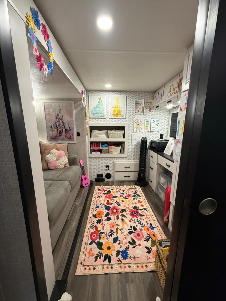 A family of 4 moved from their Florida house to an RV full time. It's ...