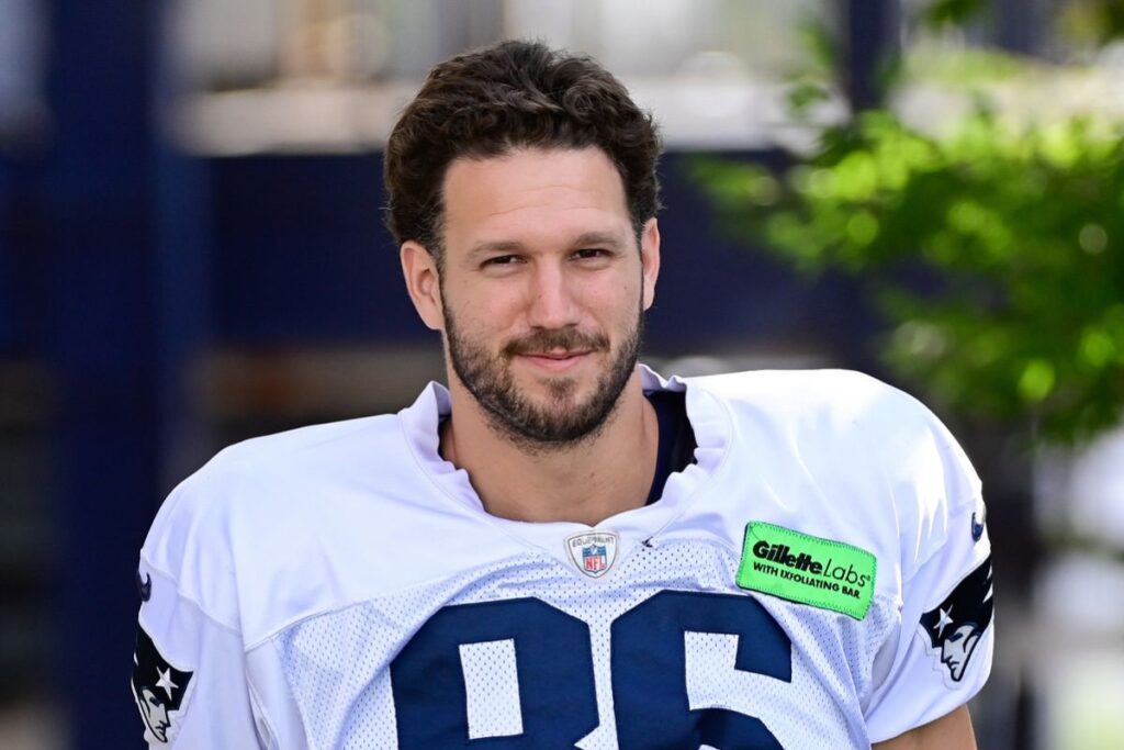 Ex-Lions TE finds new home with conference rival ahead of camp