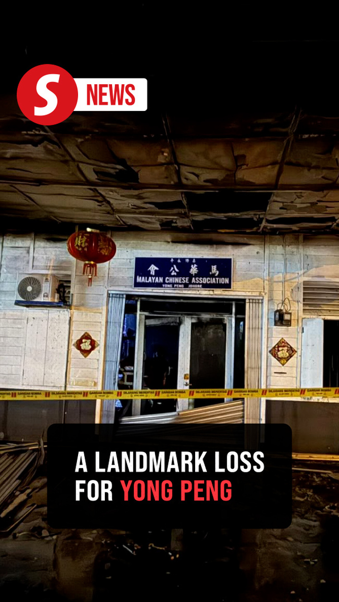 Fire razes seven-decade-old building in Yong Peng