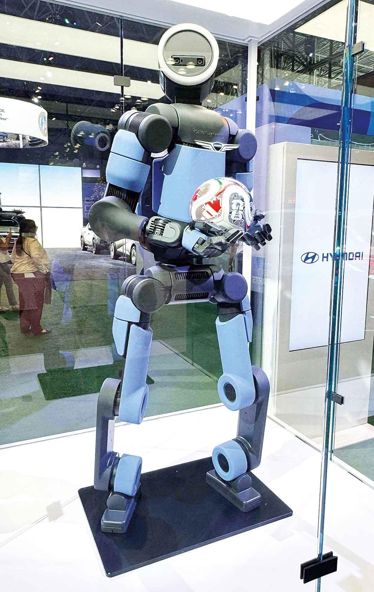 Umut Fırat Eroğlu ‘Robot’ demeyin, alınıyor! O bir ‘bedenlenmiş yapay zekâ’
