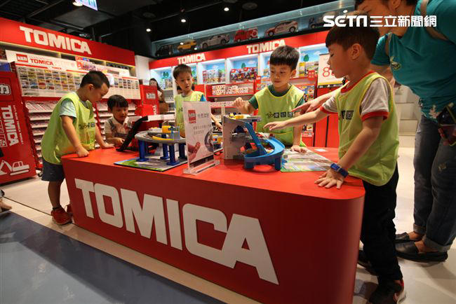家長注意! TOMICA「1夯品」爆夾傷童手指 緊急全面回收