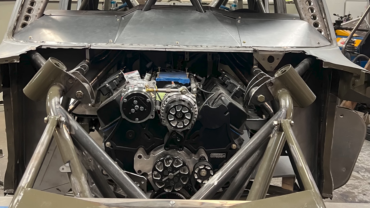 The mind blowing center mount custom chassis on a pre runner