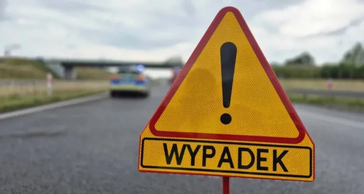 Potężne zderzenie pod Warszawą. Audi rozpadło się na dwie części [WIDEO]