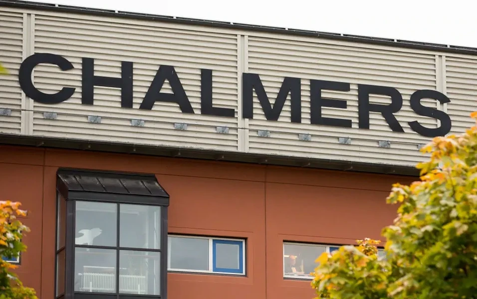 Chalmers physics-trained AI cuts optical design time dramatically