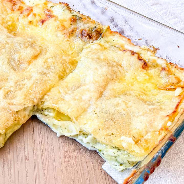Lasagne házi pesztóval és zsenge zöldborsóval: könnyű, krémes ebéd