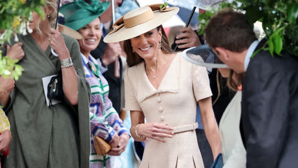Princess Kate wows at royal wedding with a summer look