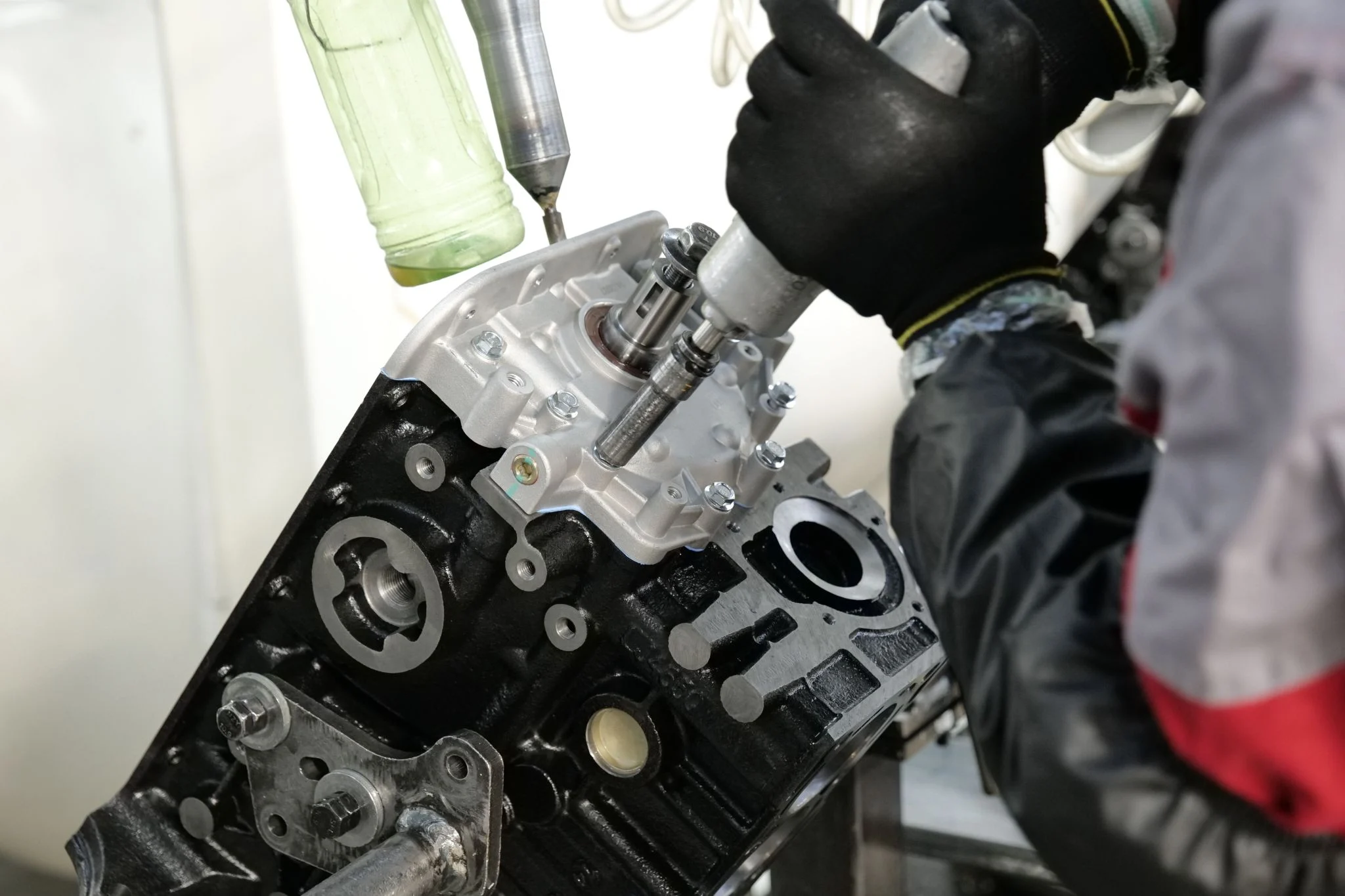 Horse Powertrain lanza motor V6 híbrido 544 CV alternativa electrificación