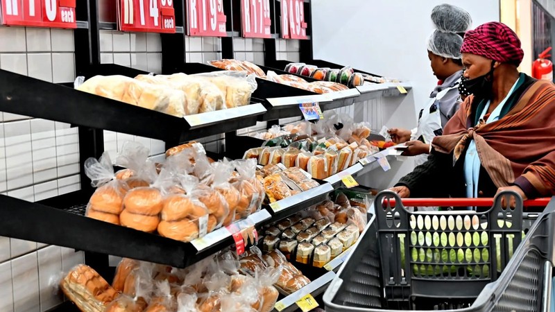 Global food prices hold steady in May as lower vegetable oil, dairy ...