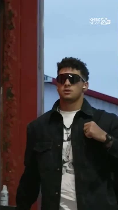 Patrick Mahomes arrives at Arrowhead for MNF showdown