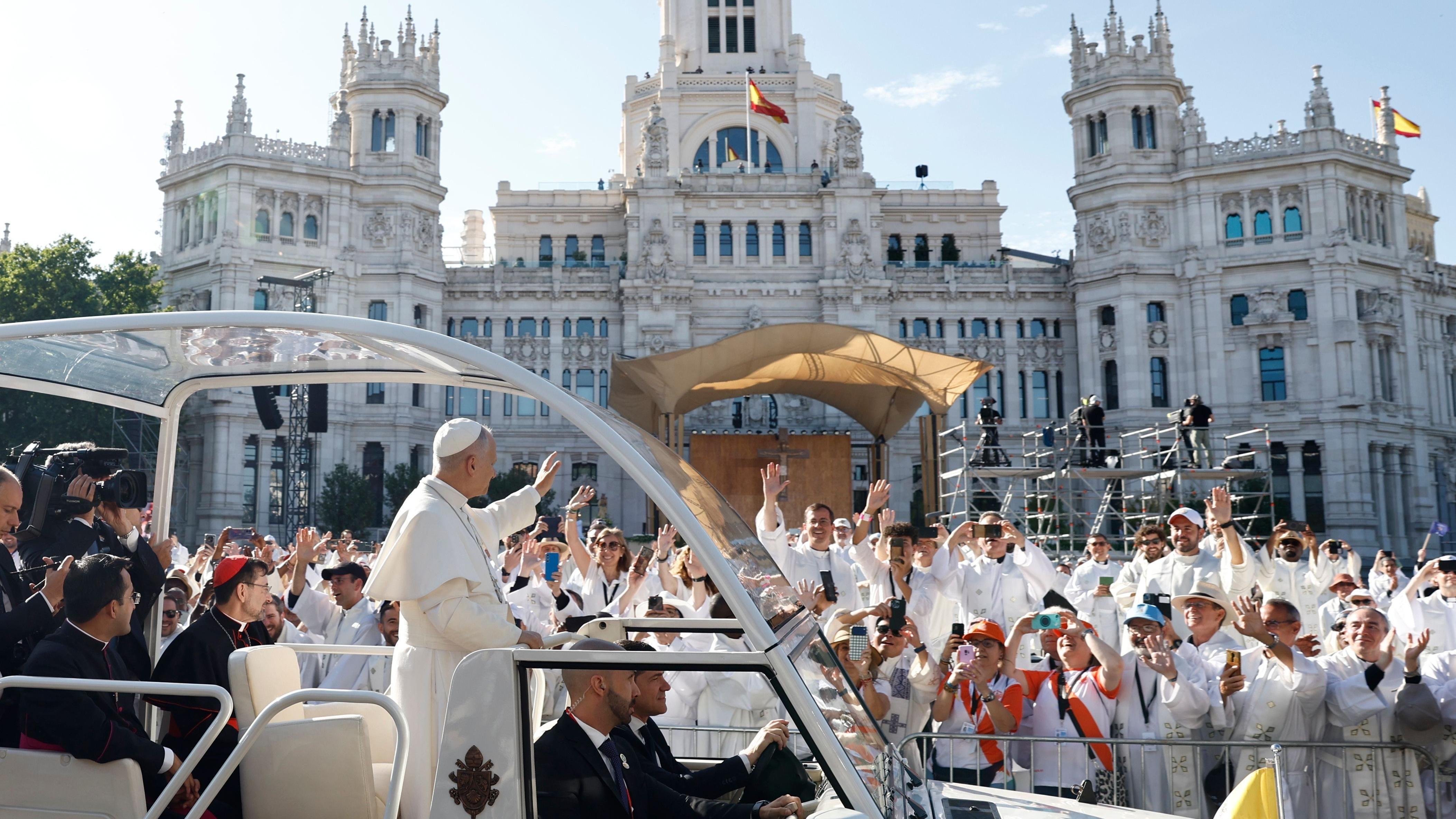 Huge crowds throng Madrid streets for Pope's open-air mass