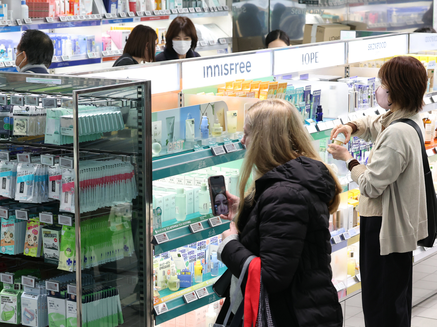 Cosmetic exports top $5.6 billion in first 5 months, Seoul's top ...
