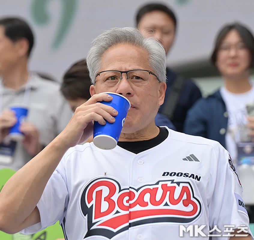 젠슨황 '한국 맥주 맛있어요' [MK포토]