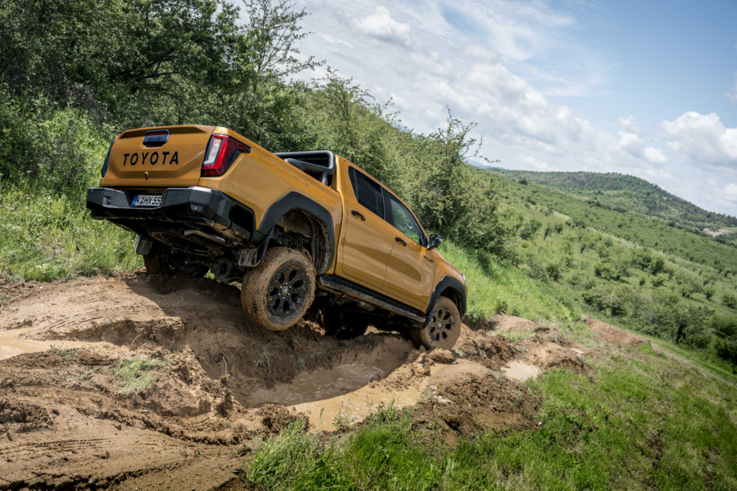 Nova Toyota Hilux Hybrid 48V Invincible só tem 204 cv?