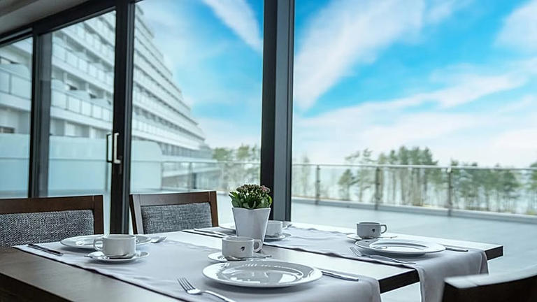13 pięter, 1240 pokoi: największy hotel nad Bałtykiem rusza, ale jest ...