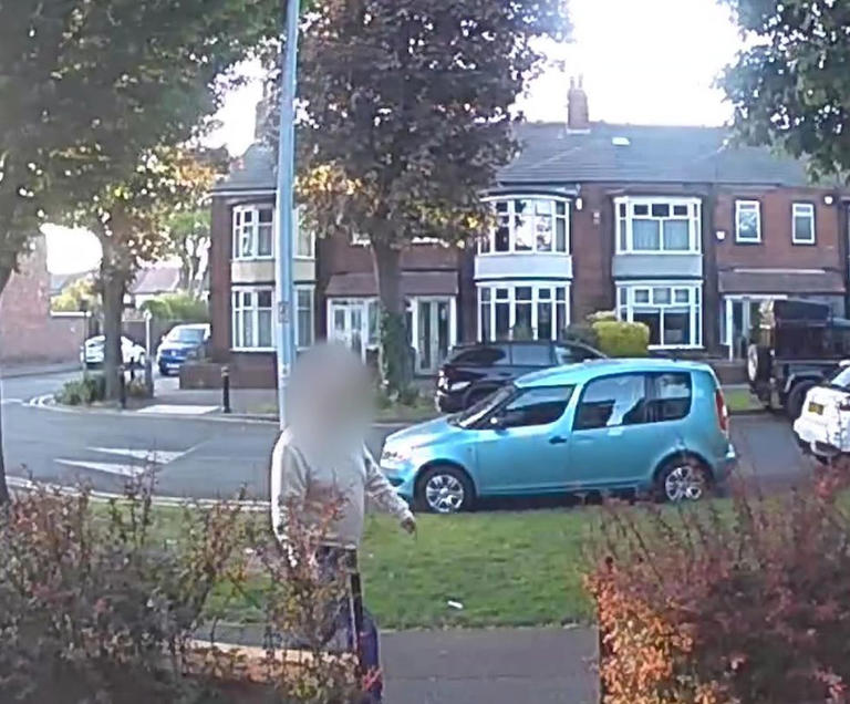 Neighbour from hell tries to storm into next door house shouting 'fight ...