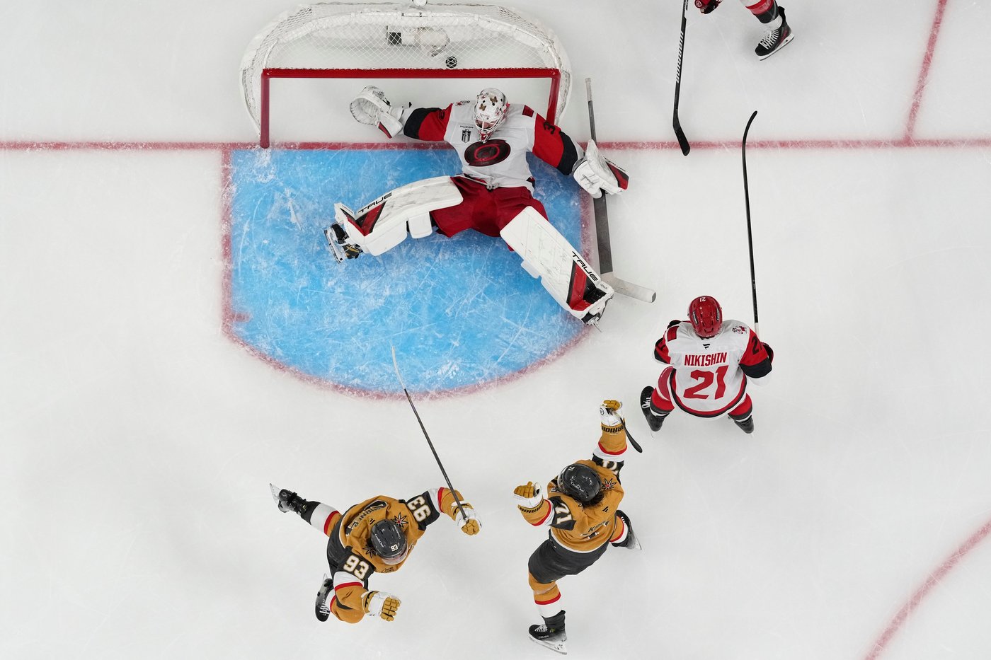 Golden Knights tip Hurricanes 5-4 in 2OT after blowing 4-goal lead