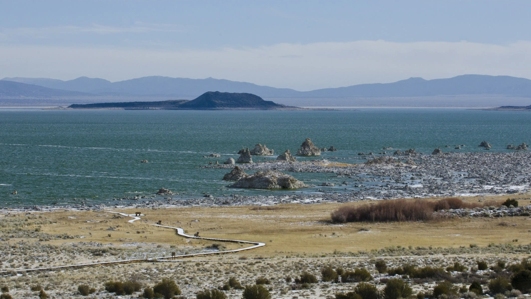 Eastern Sierra road trip dreams along Highway 395