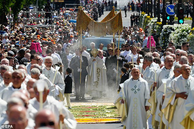 Million people gather in Madrid for Pope Leo's open-air Mass on second ...