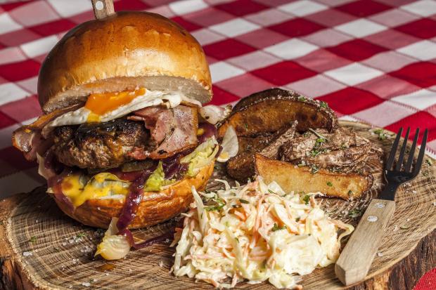 Diners rally behind popular burger van after low food hygiene score
