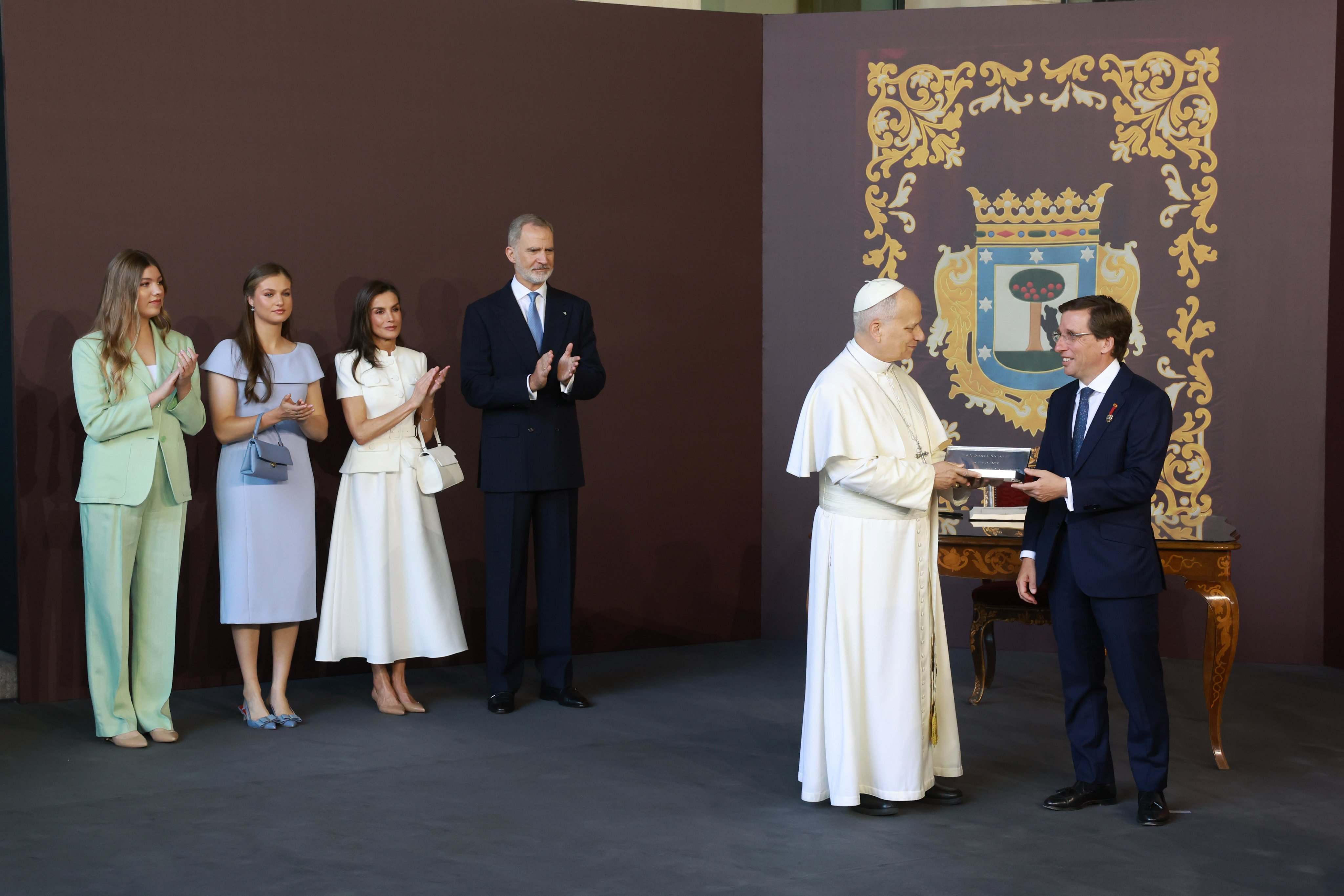 De azul royal y verde menta: así han deslumbrado la princesa Leonor y ...