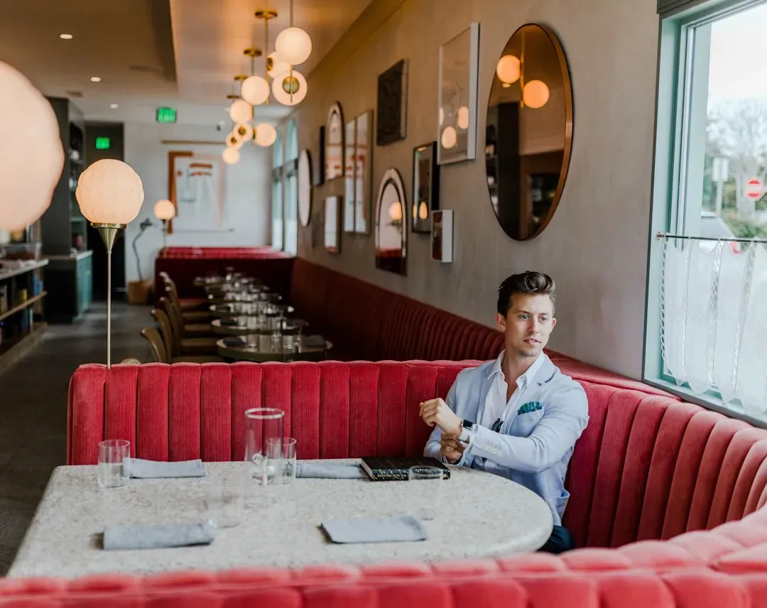 Fine-dining servers reveal these 12 red flags that show up the moment ...