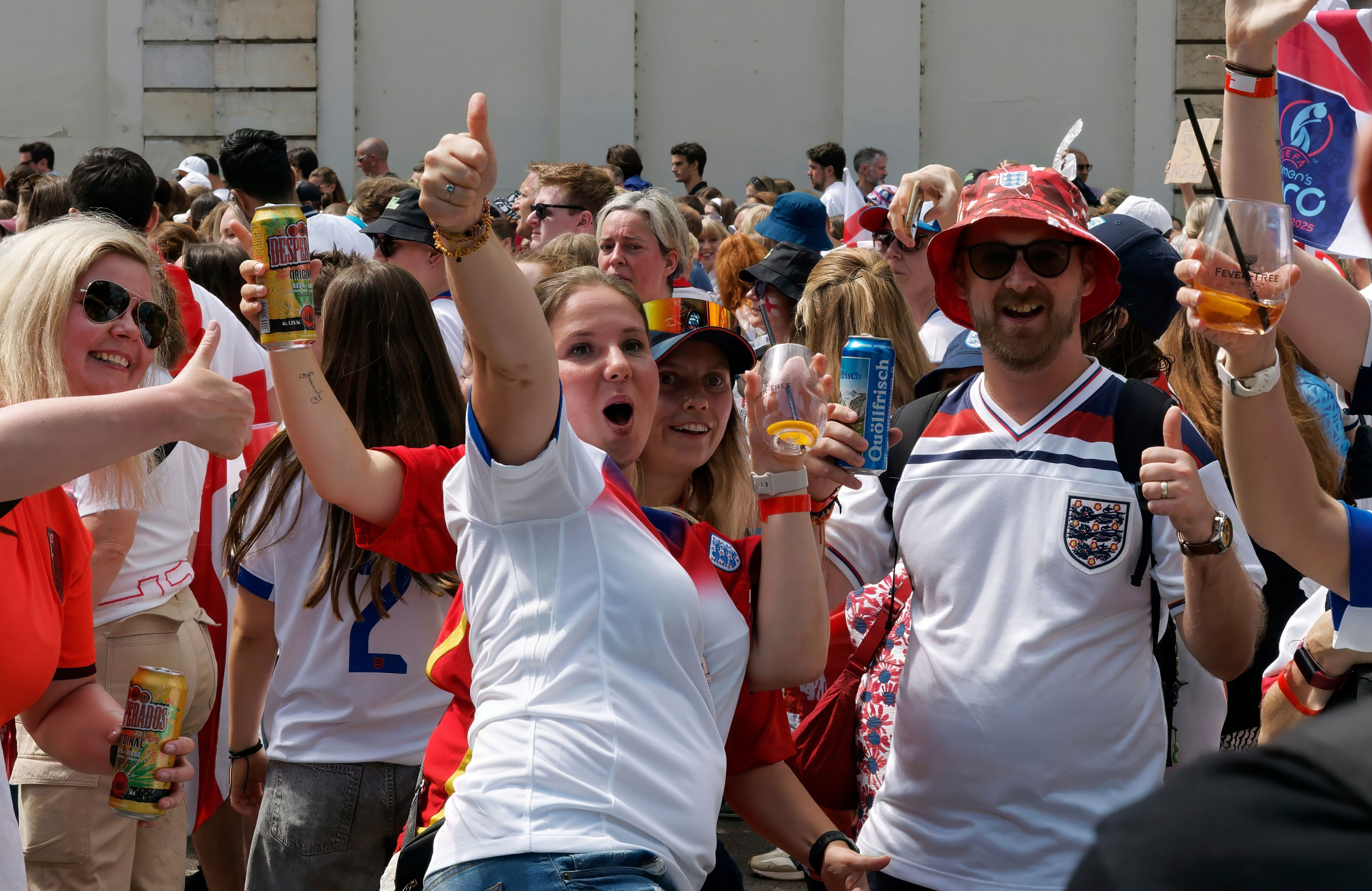 British World Cup visitors’ petty July 4 signs rub Americans the wrong ...