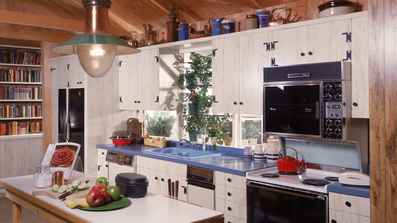 It was in every '80s kitchen: The funky, vintage storage that's popular ...