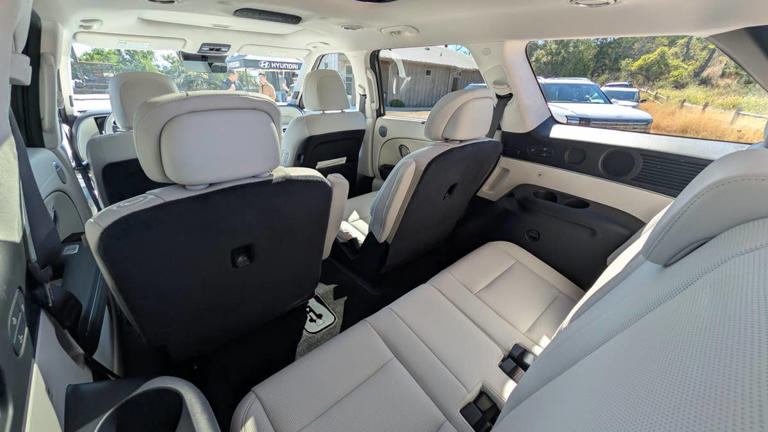 2027 Kia Telluride vs. Hyundai Palisade: Which roomy 3-row SUV is best?