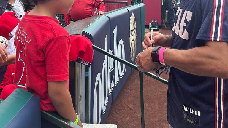 Reid Detmers and Wade Meckler lead free Angels youth baseball clinic ...