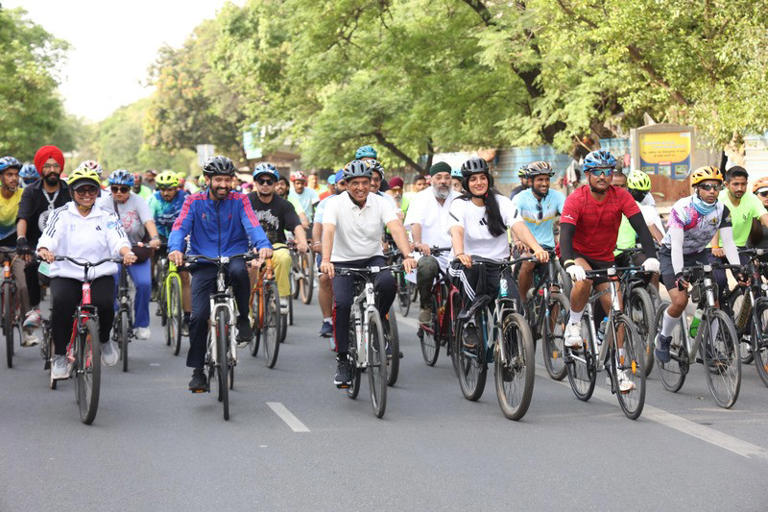 Vikrant Massey urges children to cut screen time as he joins World ...