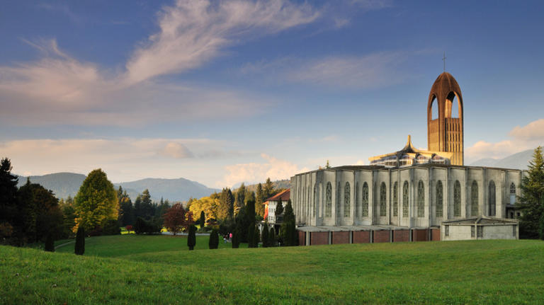 Canada's underrated city outside Vancouver is a scenic gem with lakes ...
