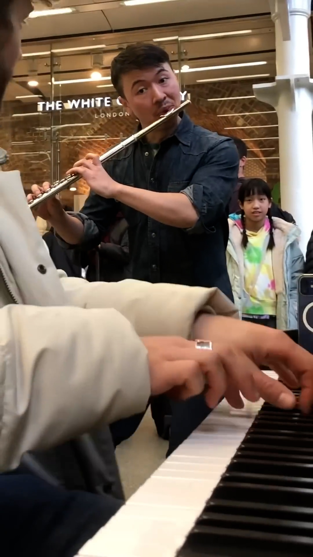 An unexpected duet between a flutist and pianist