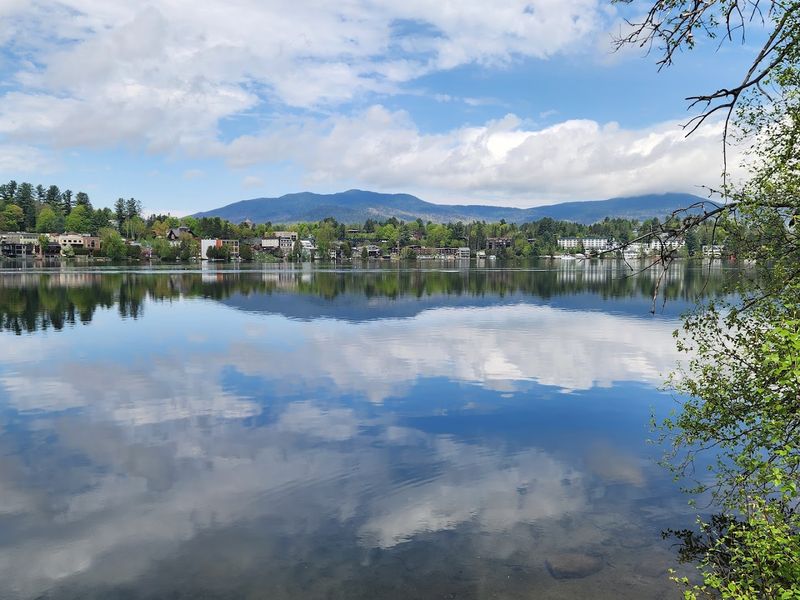 15 beautiful lakeside destinations in America that feel like a vacation ...