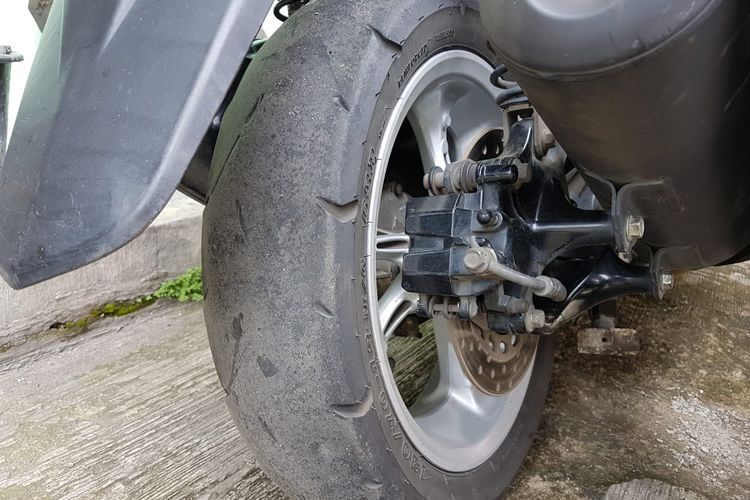 Ini 4 hal yang menyebabkan ban motor bekas bisa jadi cepat botak