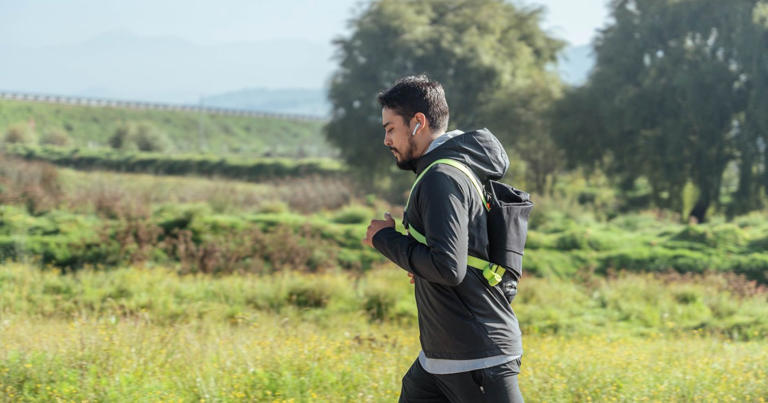 Experts say people who walk fast usually have these 7 interesting ...