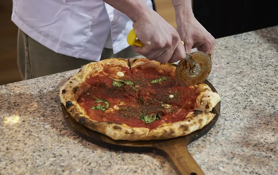 Master the soul of Neapolitan pizza at home
