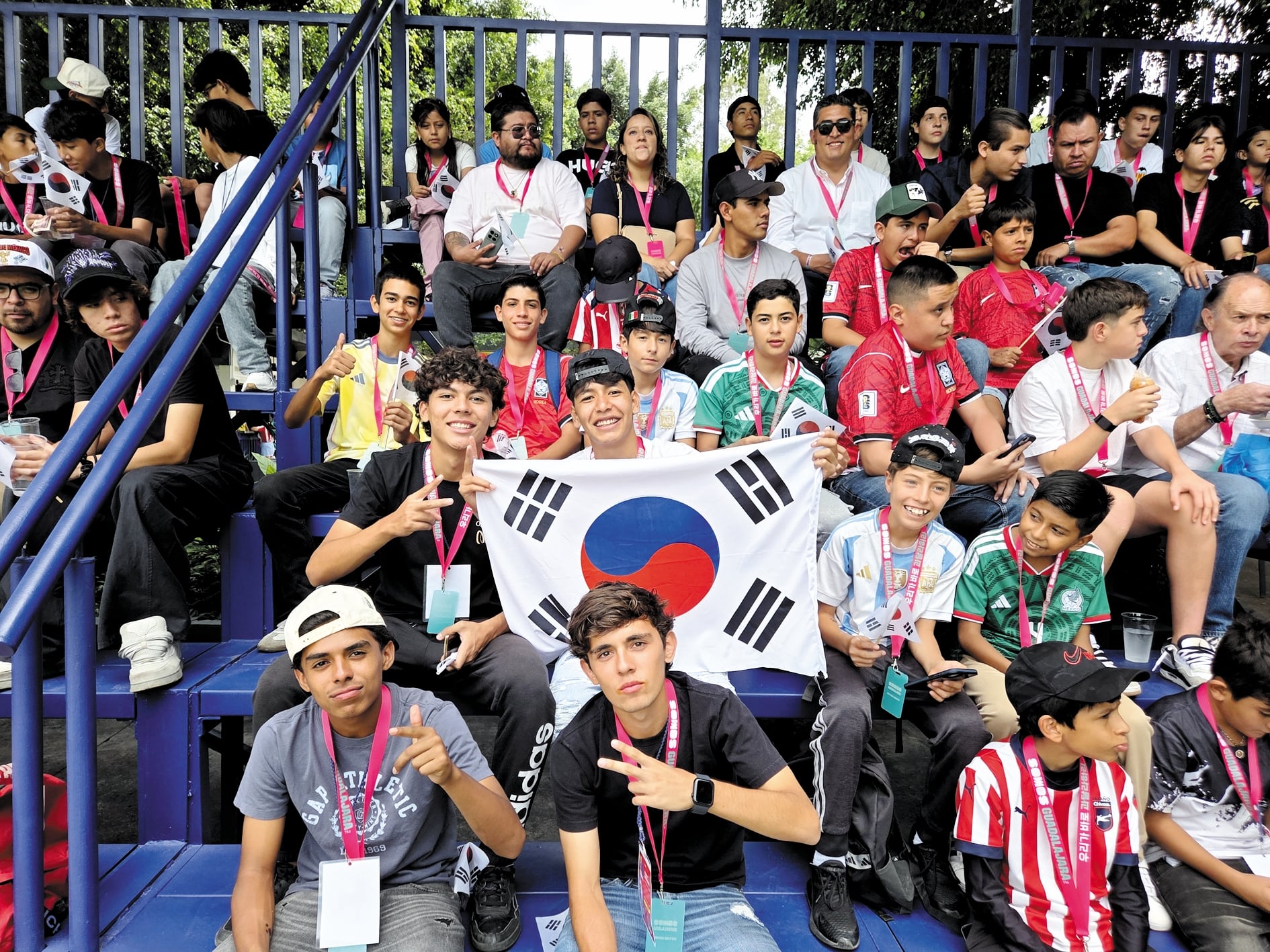 Guadalajara fans welcome South Korean team with enthusiasm