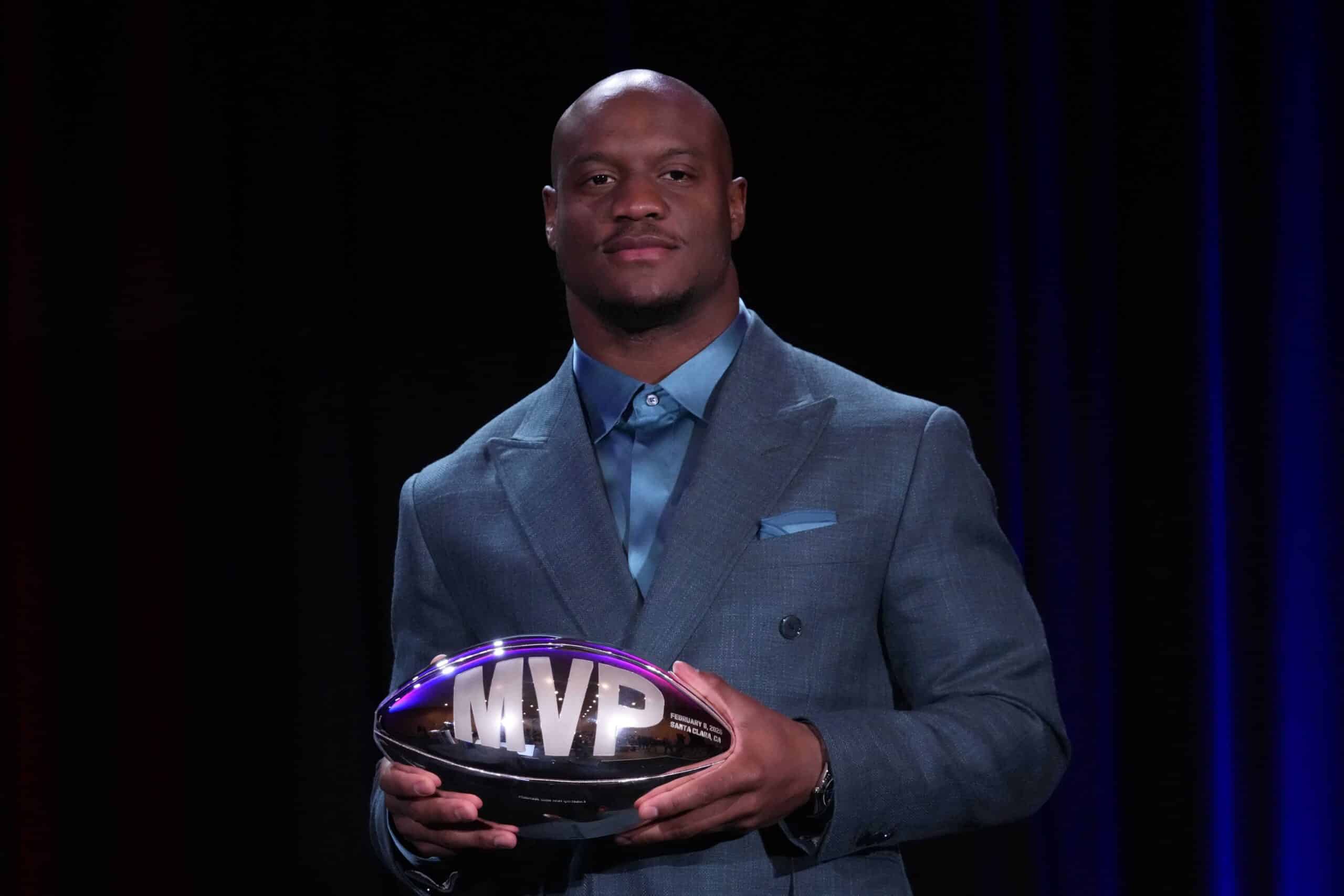 New Chiefs RB Kenneth Walker III goes viral after signing hundreds of ...