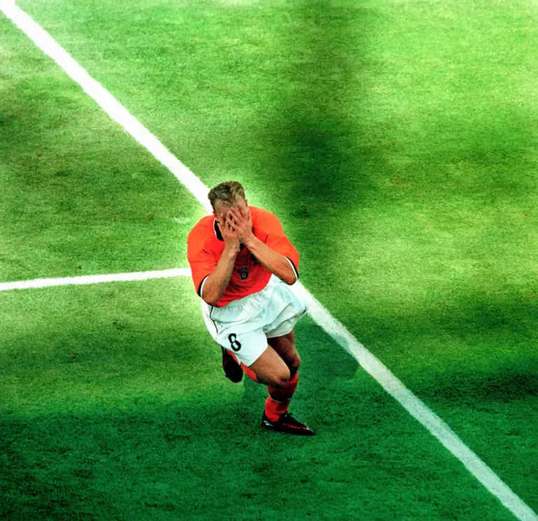 Dijkshoorn bekijkt iconische WK-foto's: 'Mooi die paniek achter aan de ...