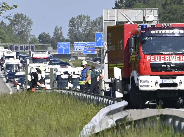 Busunfall im Reiseverkehr: Zehn Kilometer Stau auf Autobahn in Oberbayern
