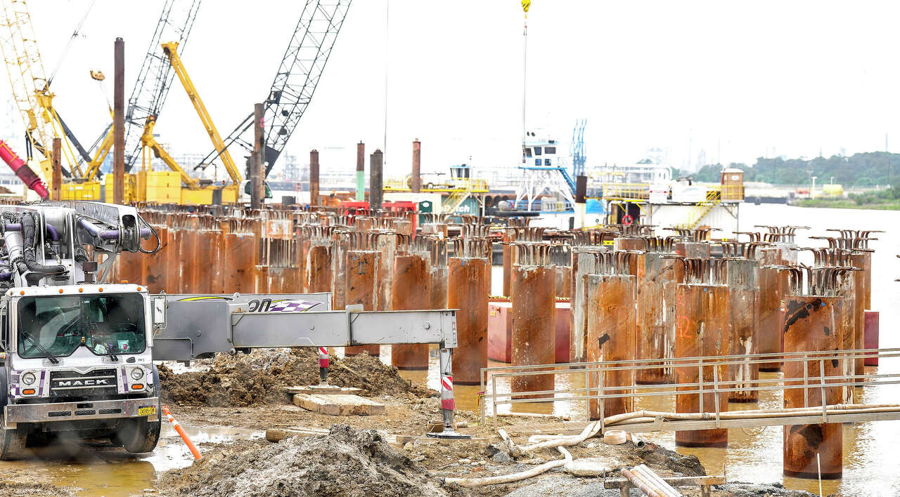 Army Corps to shift major Houston Ship Channel dredge disposal offshore ...