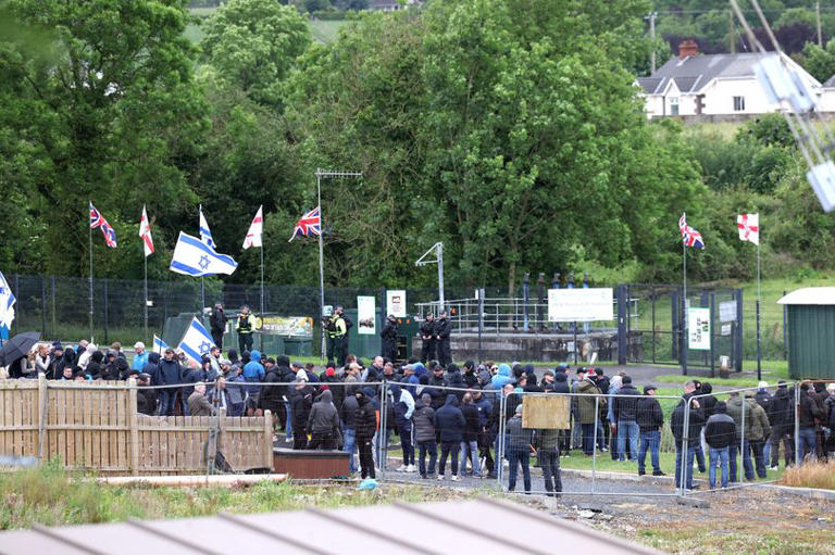 DUP MP defends photo with masked men at Scarva protest