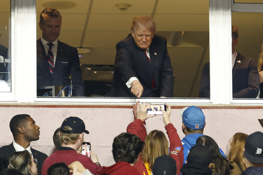Knicks fans furious over Donald Trump NBA Finals attendance causing ...