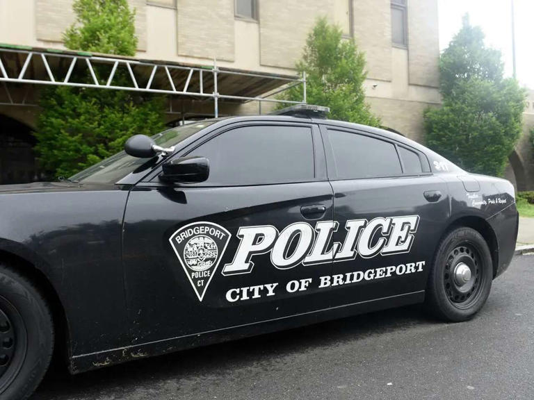 Man suffers neck wound in Bridgeport stabbing, police say
