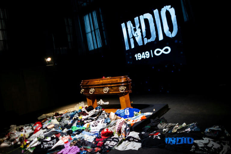 Una multitud da el último adiós al 'Indio' Solari, icono del rock argentino