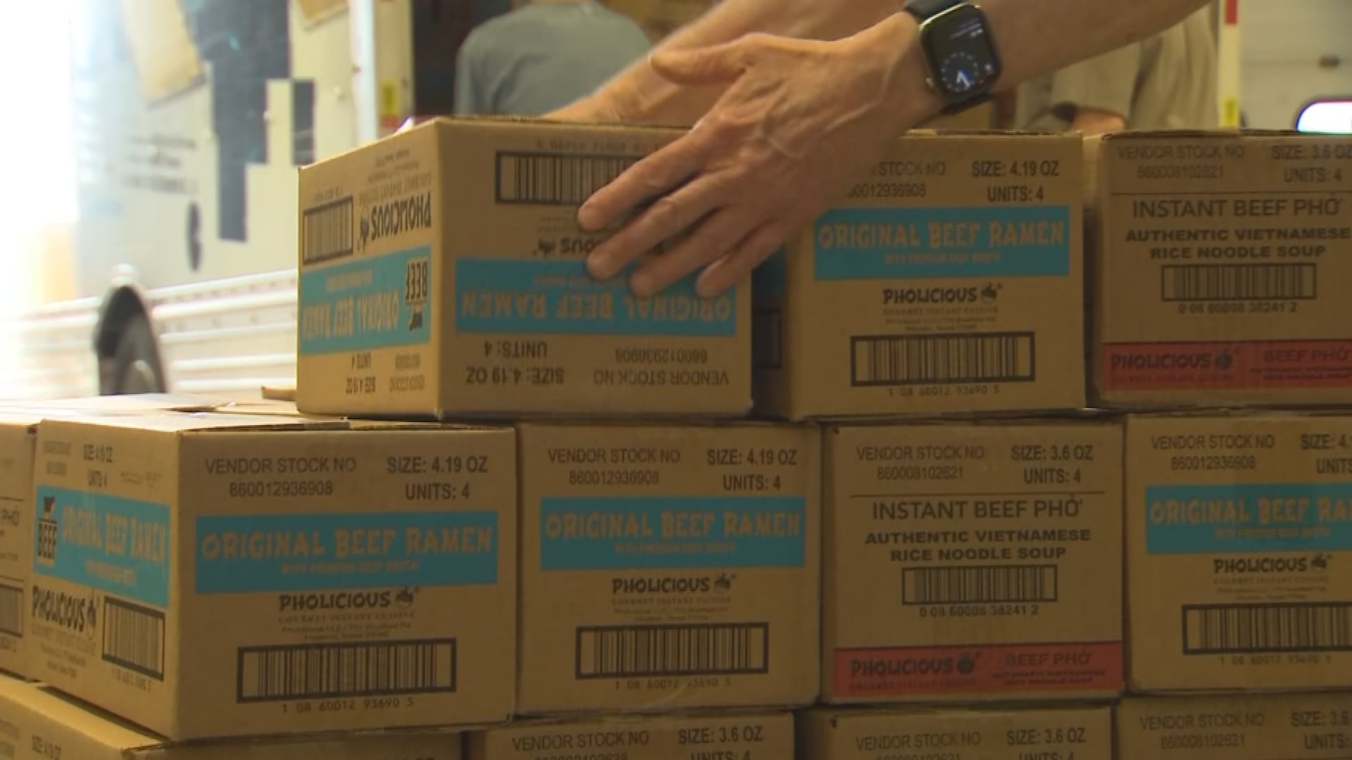 Pittsburgh-area dad loads truck with $50,000 in food for local food bank