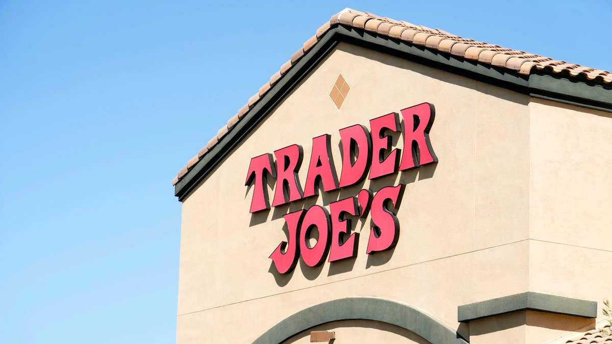 Trader Joe’s just dropped a limoncello-scented candle that looks as ...