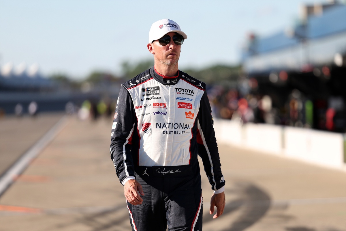 NASCAR Cup Michigan starting lineup: Denny Hamlin snags pole, but will ...