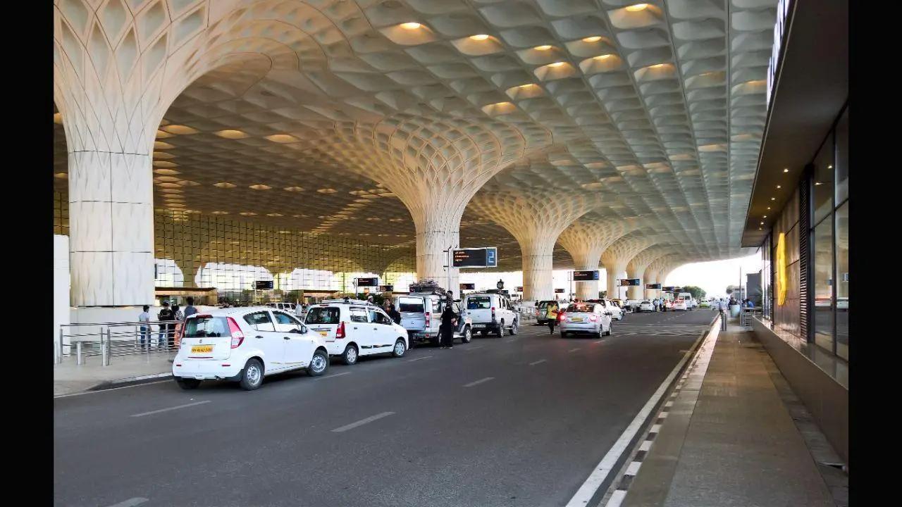 DRI busts gold smuggling syndicate at Mumbai airport; 7 arrested